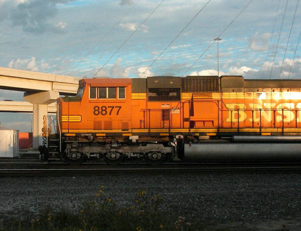 BNSF 8877